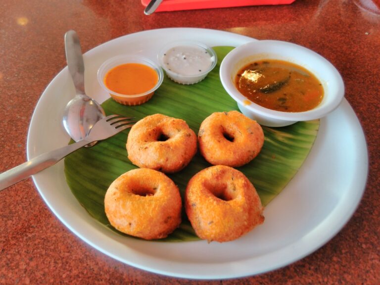 Sambhar Vada Recipe in Hindi | सांभर वड़ा रेसिपी हिंदी में - Yummy Recipes